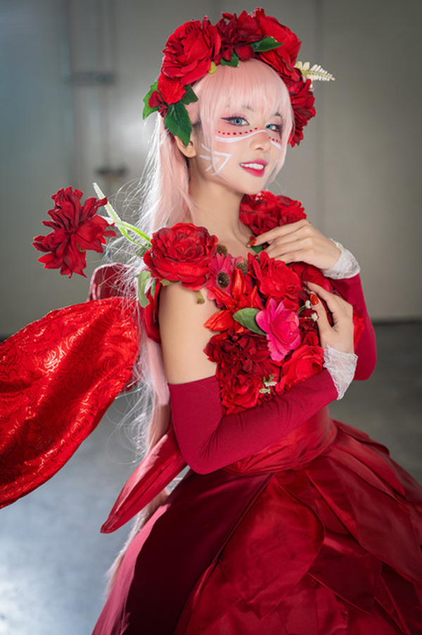 「竜とそばかすの姫」ベルが3次元に!? フィリピン美女コスプレイヤーが圧巻の完成度で魅せる【AFA SG 2022】 20枚目の写真・画像 ...